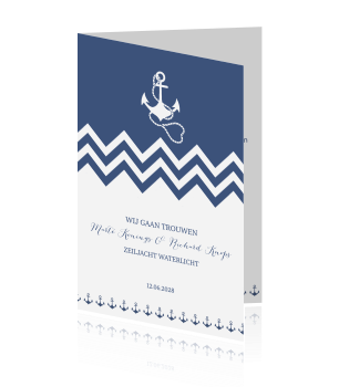 Blauwe trouwkaart thema zee strand op boot of zeiljacht en anker